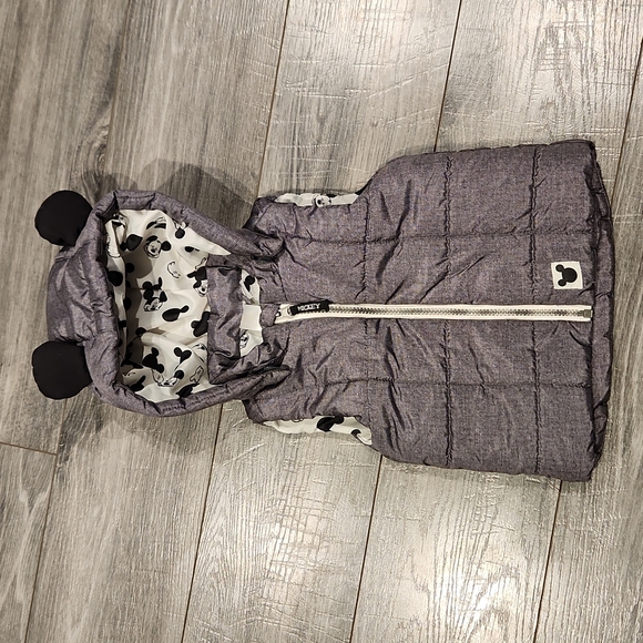Disney | Jackets & Coats | Euc Disney Hm Mickey Mouse Puffer Vest ...